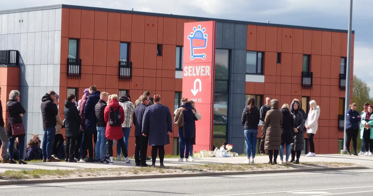 FOTOD Raske avarii tõttu surnud last mälestatakse õnnetuskohas