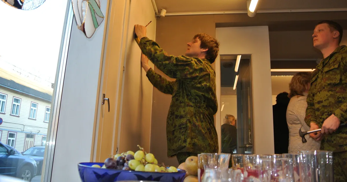 Kaitseliitlased panid üles koloristi maalinäituse