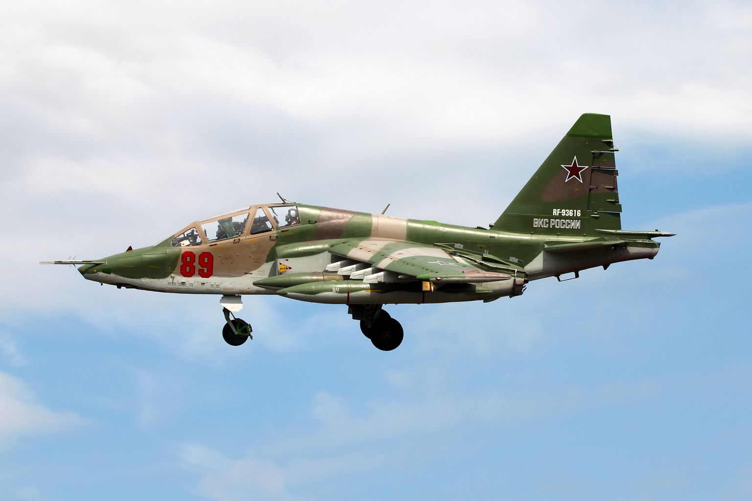 VIDEO Pie Jeiskas avarējusi krievu triecienlidmašīna. Tā iegāzusies ...