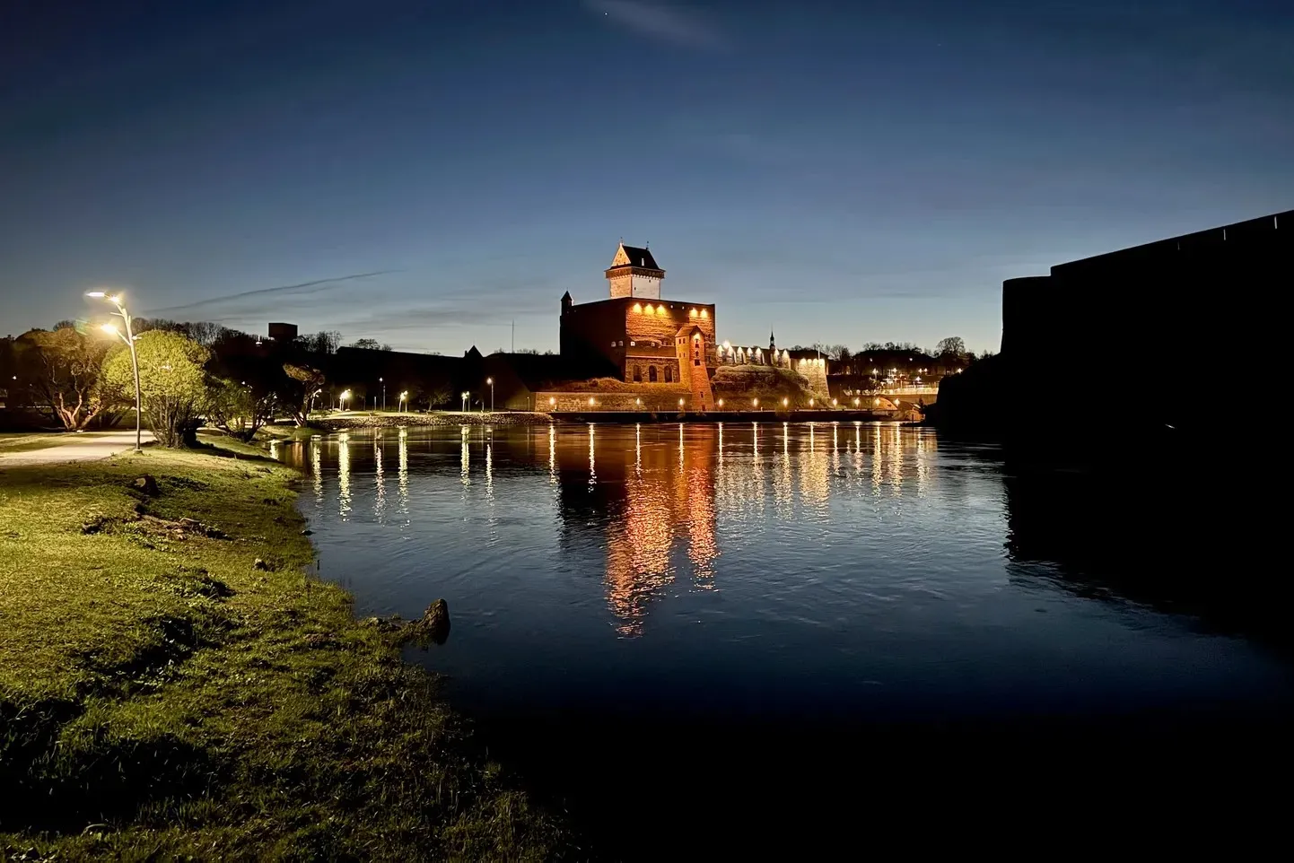 Piirivalve võttis kinni Eestist Venemaale ja tagasi ujunud mehe