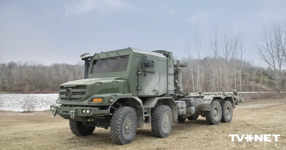 FOTO "Mercedes-Benz" paplašina militārās tehnikas klāstu ar jaunu 8x8 ...