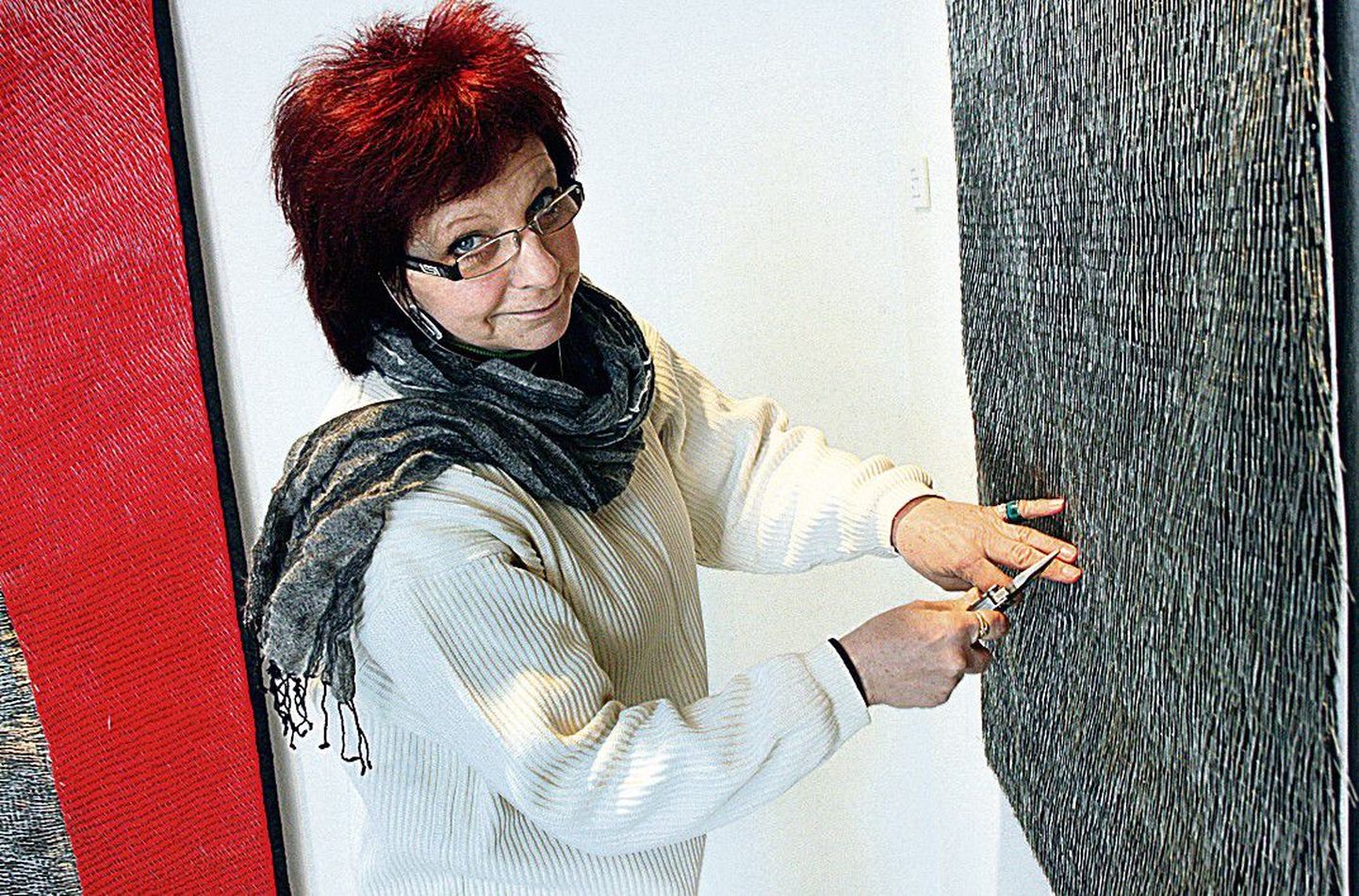 Niidi ja nõelaga joonistatud...