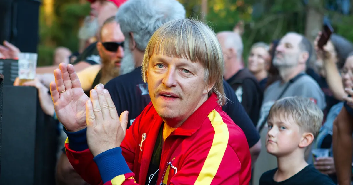 SÄUTSUNURK Vallatu Rain Epleri rokifestivalil jagatud musid panid rahva ...