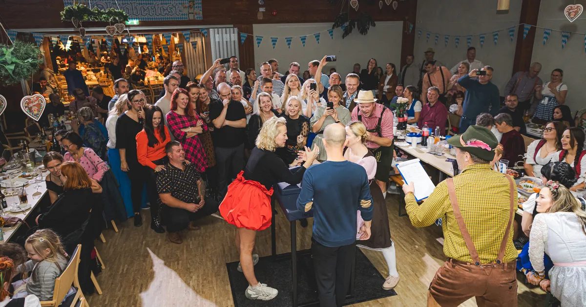 GALERII JA VIDEO Nasva oktoberfesti tantsuplats rõkkas melust