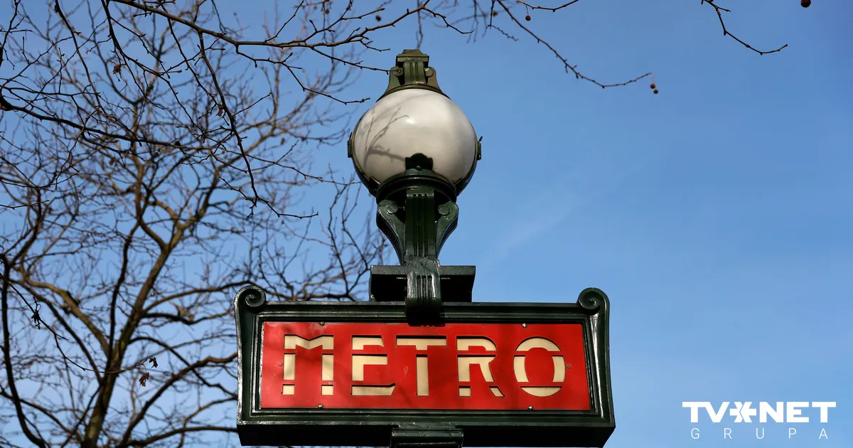 Paris Metro Stabbing: Three Women Injured - News Directory 3