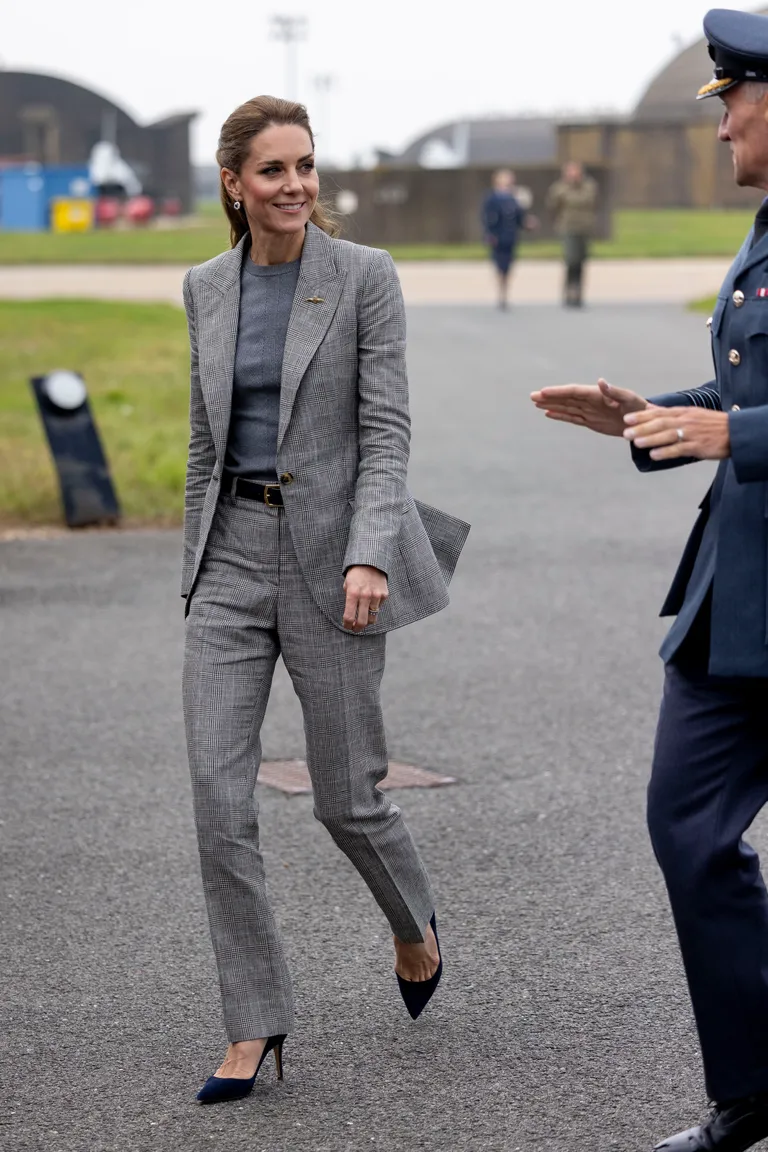 Velsas princese Ketrīna iemēģina iznīcinātāja pilota profesiju