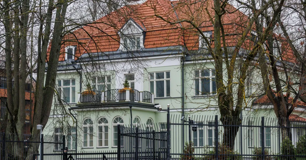 Kadrioru suvitusvilla kohal lehvib Hiina lipp