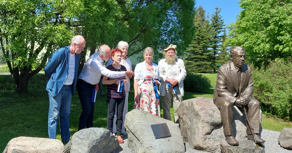 NÜÜD KOOS GALERIIGA Juhan Peegli pronkskuju kuldne sära jõudis kõikide silmadesse