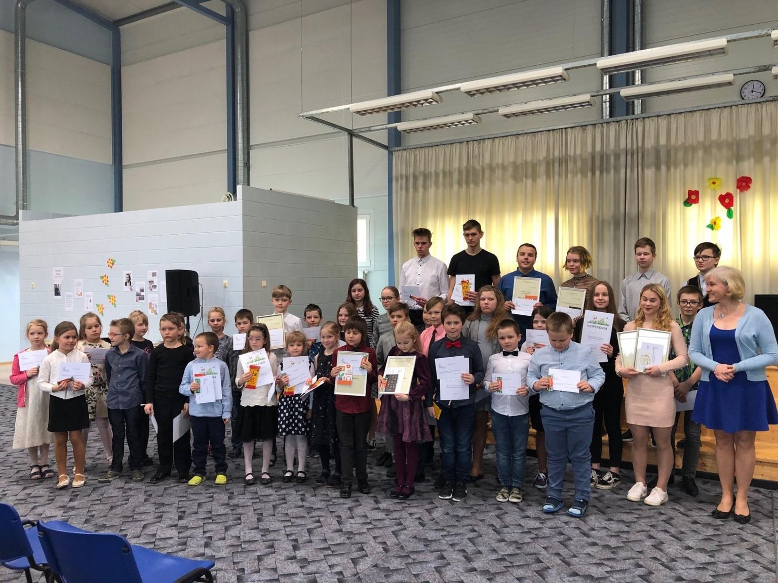 Surjus loevad õpilased Ilmi Kolla luuletusi