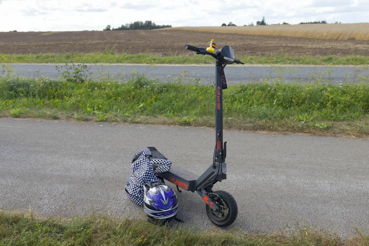 Tõukerattur sai kukkudes viga