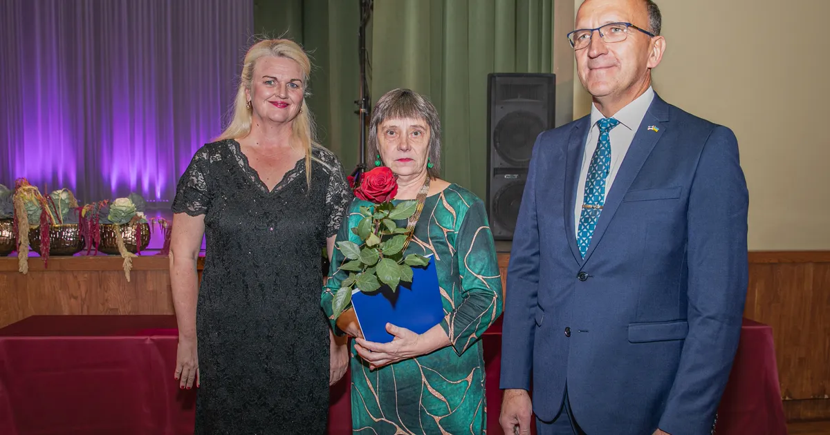 GALERII Räpinas tänati ka üle 40 aasta ametis olnud õpetajaid