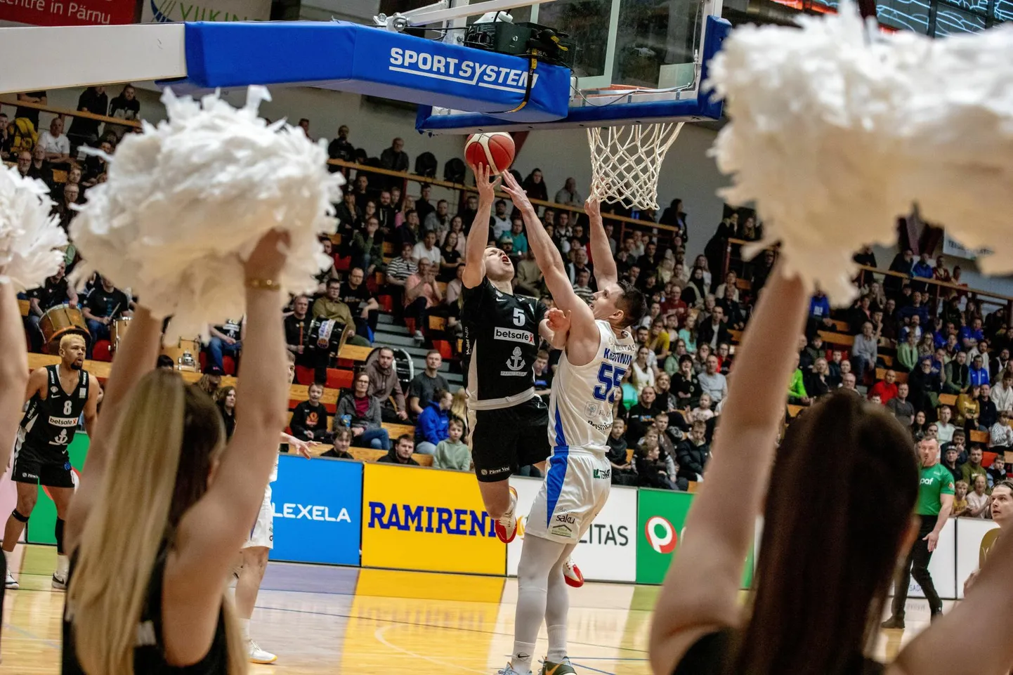 Post vedas Sadama tähtsa võiduni ja suhtles aktiivselt Keila fännidega ...