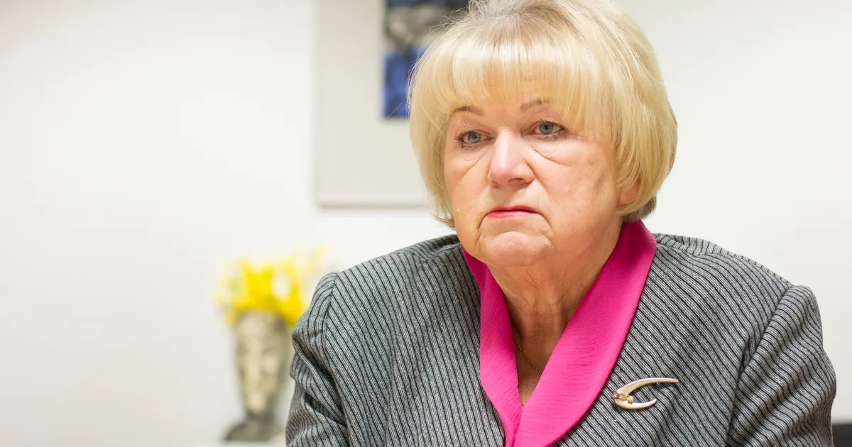 EEVI PAASMÄE "Ust-Narva" ja "Ihvi" riivavad kõrva