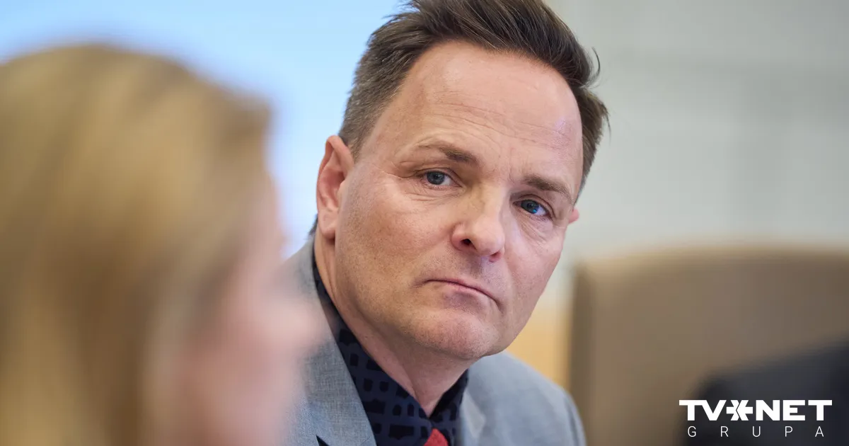 Kronbergs: darbu klātienē visā valsts pārvaldē regulēt šobrīd nav iespējams