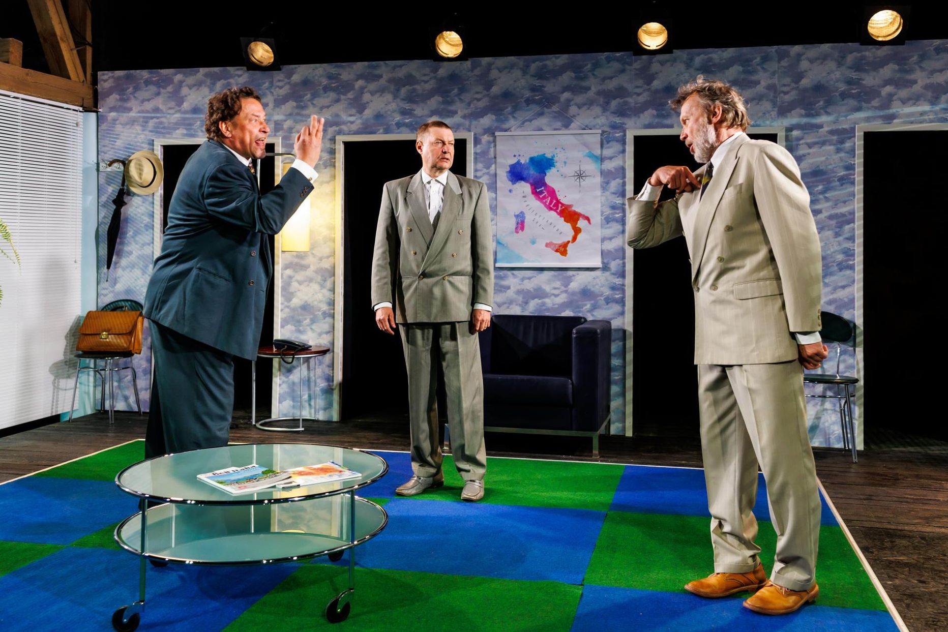 NÄDALA SUVETEATER Kolm meest ilma paadita, naisest rääkimata