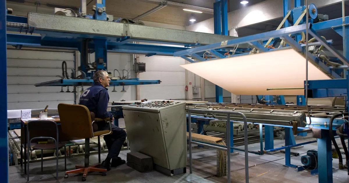 Püssi pankrotistunud plaadivabrikut ei õnnestu taas käima panna