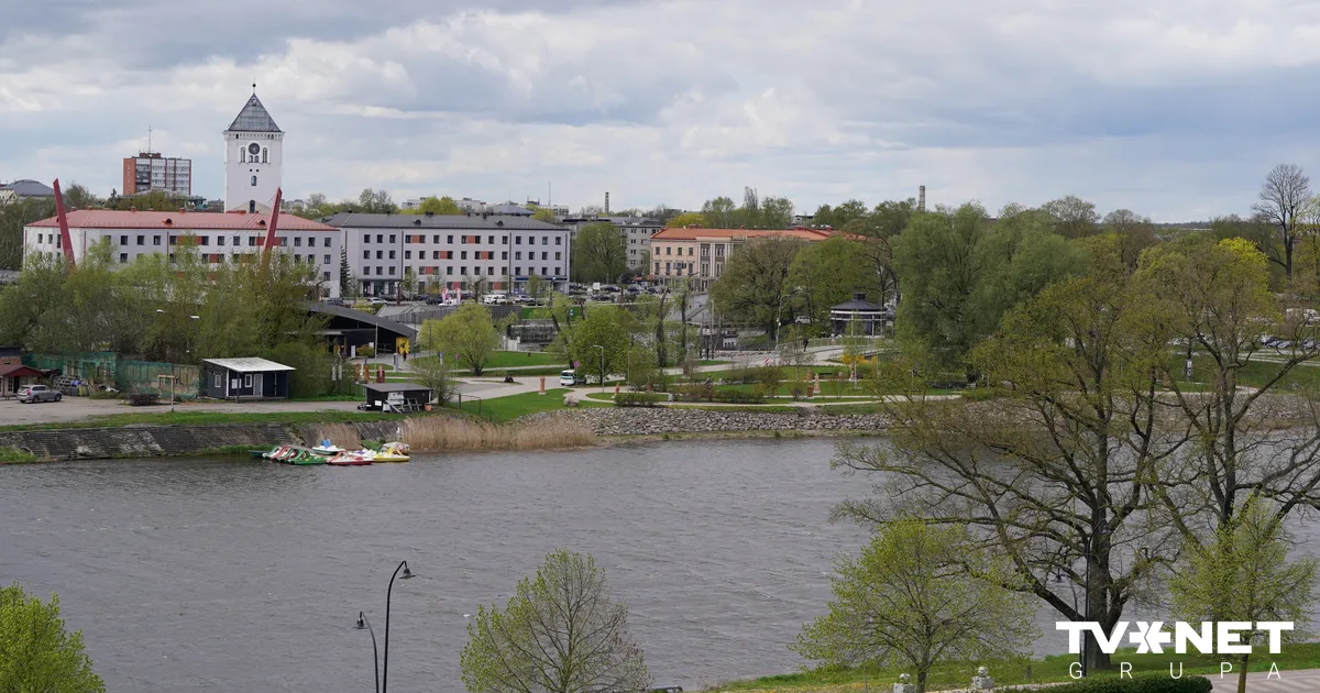 Tirdzniecības centrā Jelgavā ar elektrošoku aizturēts vīrietis; sākta ...