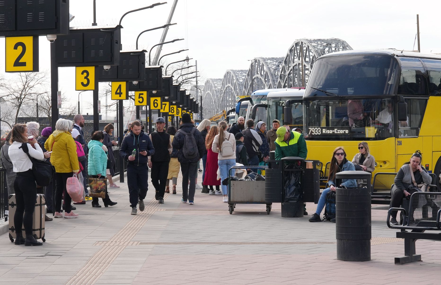 VIDEO "Apsaukāja, ka esmu bomzis, zaglis." Autobusa šoferis nievājoši ...