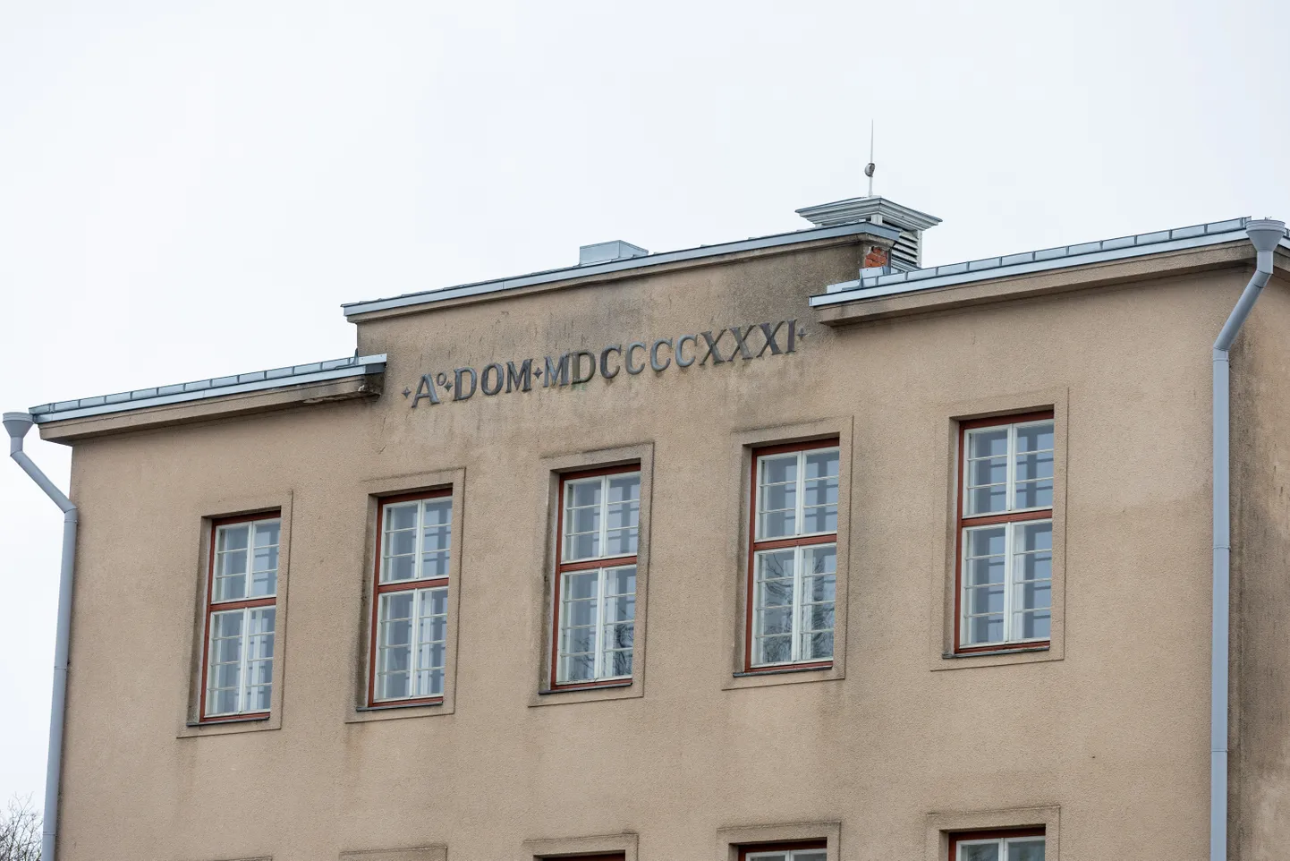 Rooma number Rakvere polikliiniku seinal tekitas tähelepanelikus ...