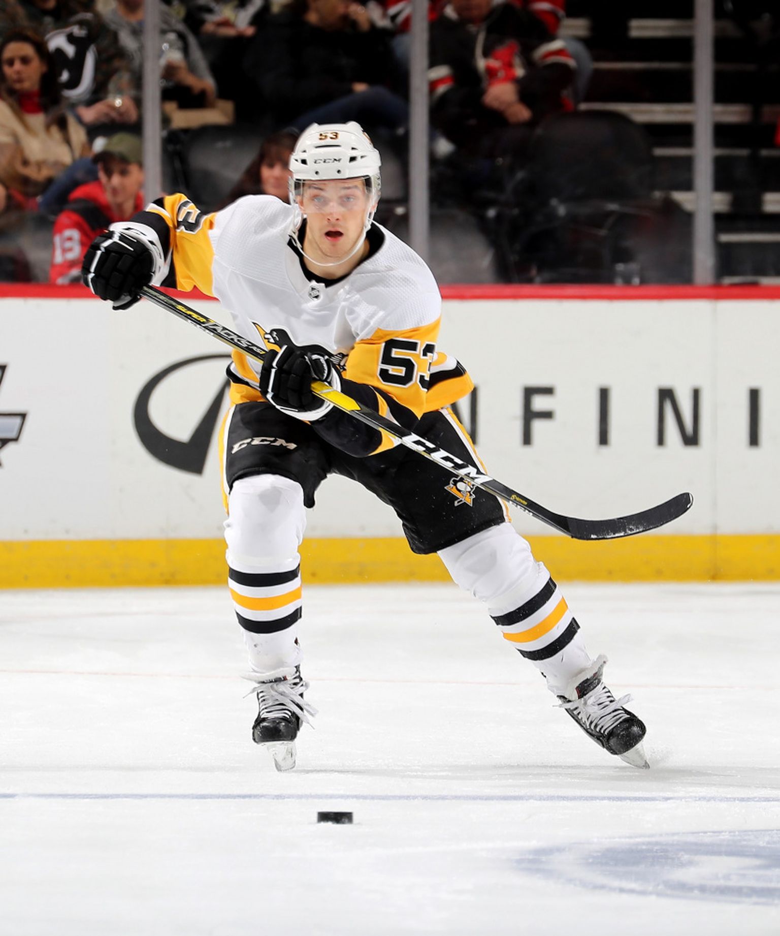 VIDEO Bļugers savu 100. spēli NHL atzīmē ar rezultatīvu piespēli un uzvaru