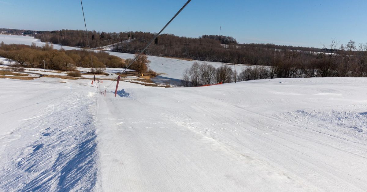 Suusarajal, mäenõlval ja jäähallis talv veel kestab