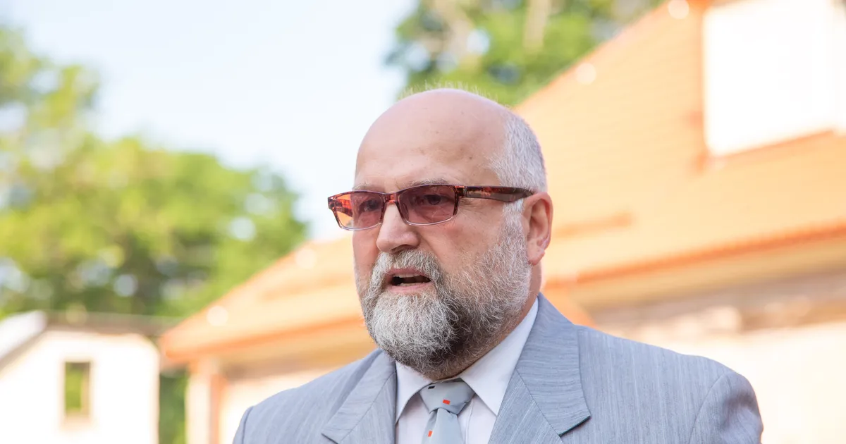 Ametist minev koolidirektor pidas alluvaid meeles rohkem kui ainult hea ...