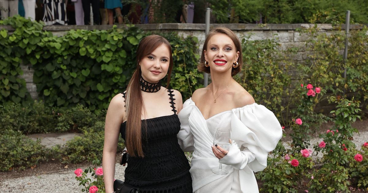 FOTOD Nagu kaks tilka vett! Alika Milova külastas roosiaeda vanema õega