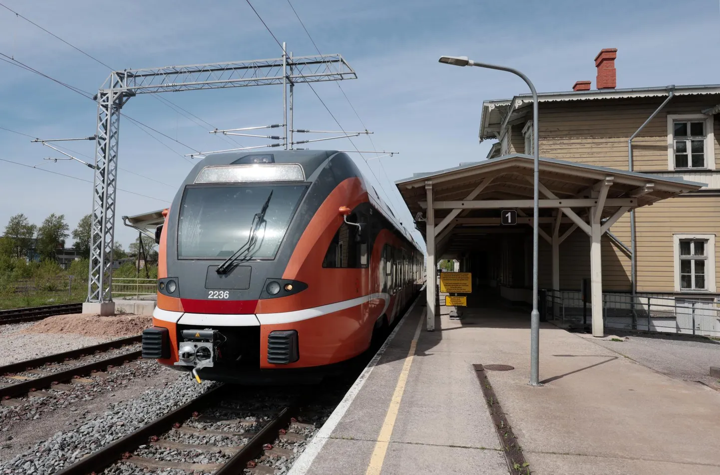 Raudtee ehitus venib, Riia rong ootab paberit, vedurijuhte napib