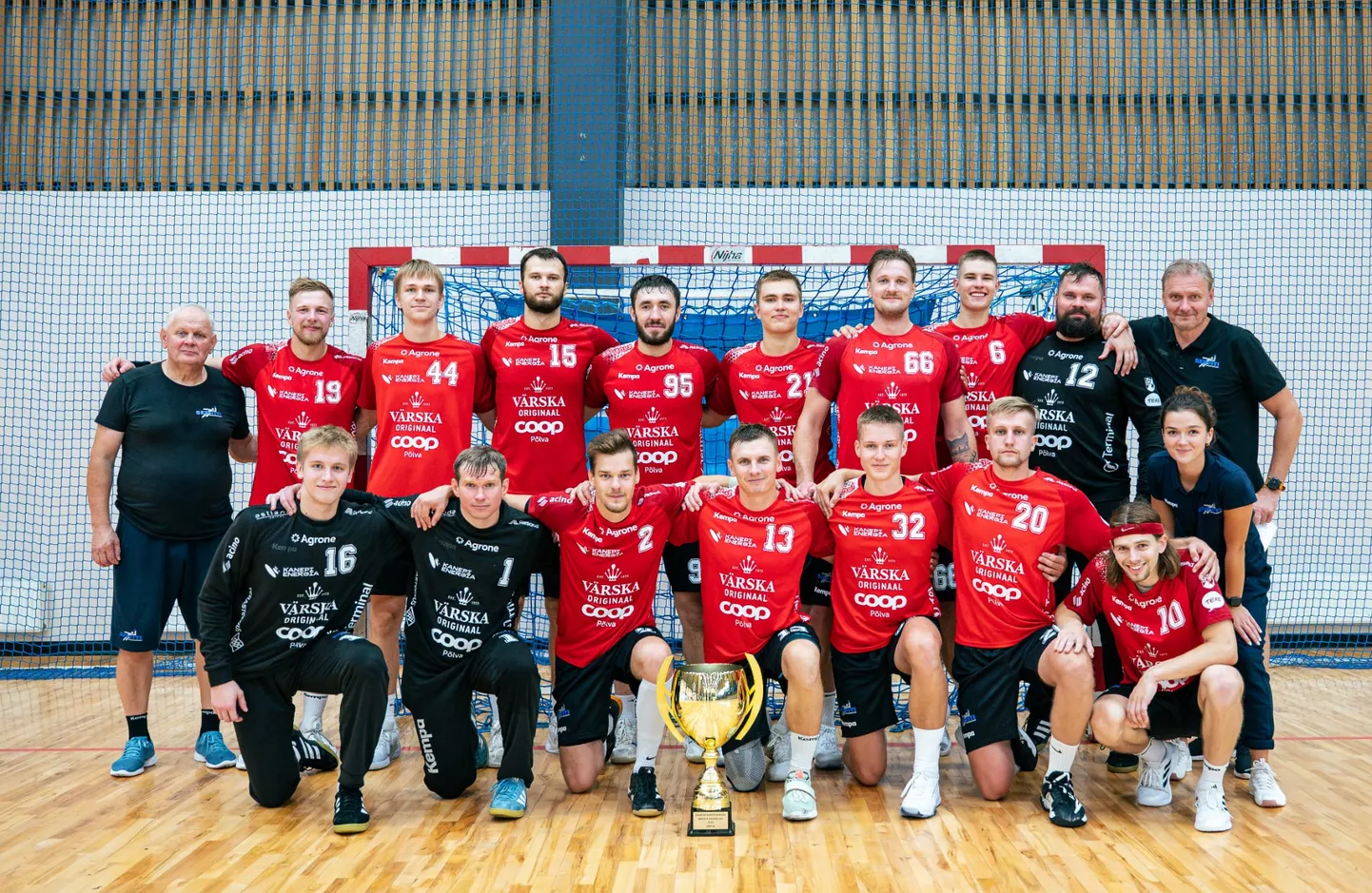 «Servitil on kombeks ajalugu teha!» Põlva käsipallurid võitsid esimese ...