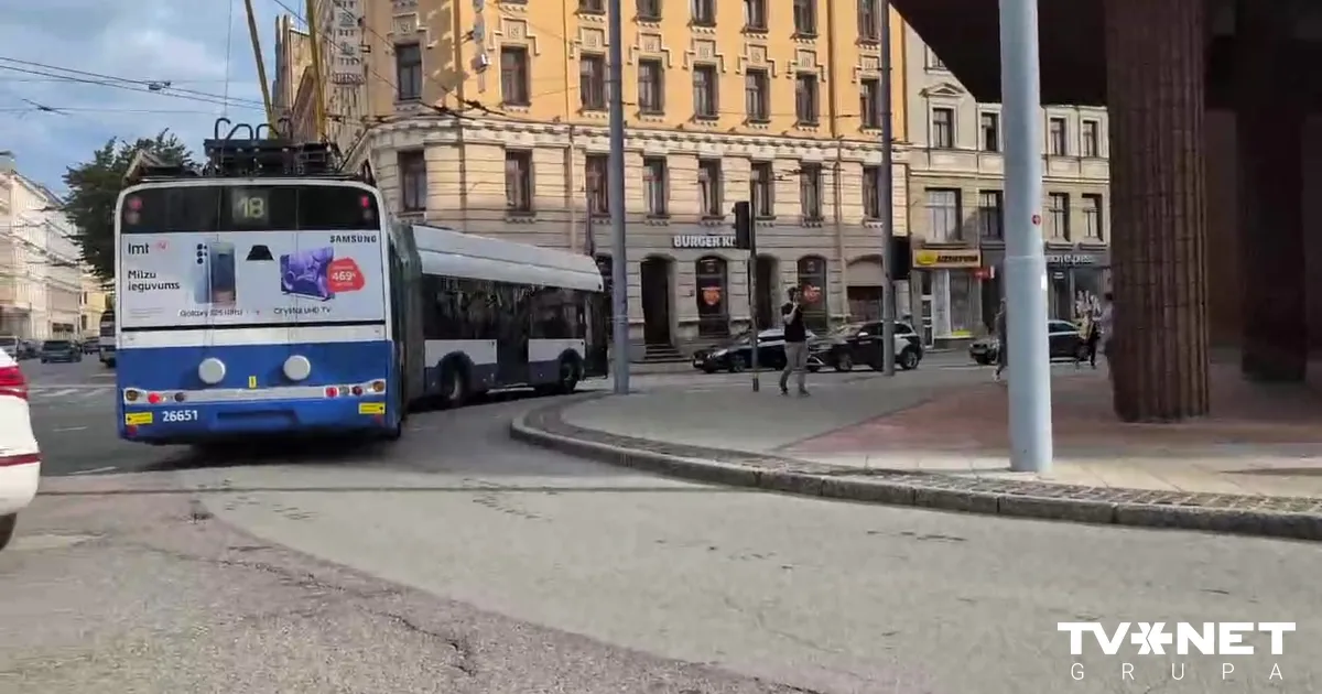 VIDEO Vairākās vietās galvaspilsētas centrā nestrādā luksofori