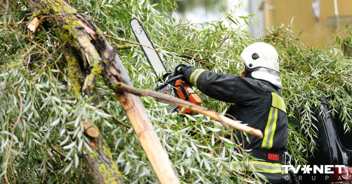 VUGD piektdien saņēmis 45 izsaukumus, lai novērstu negaisa radītos ...