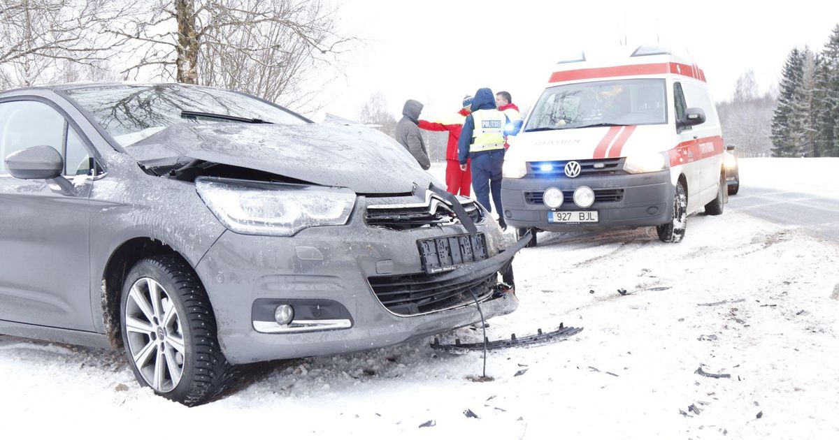 Linnahoolduse kastiauto põhjustas kokkupõrke