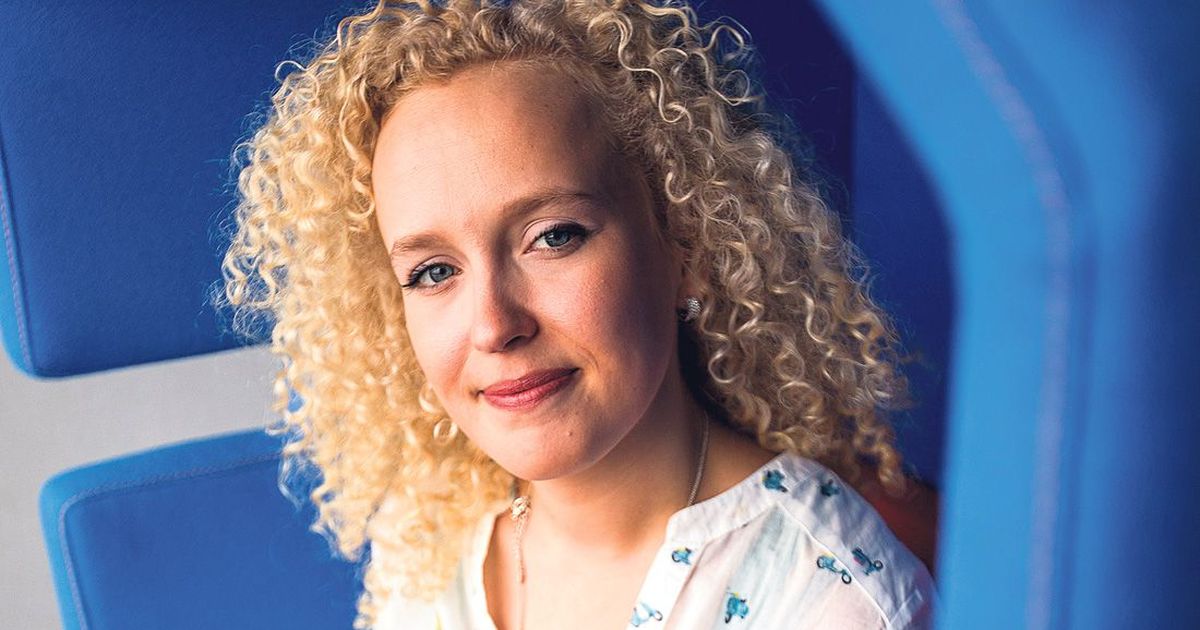 Eeva Talsi laulab tantsupeo plaadil Jaan Tätte «Ojalaulu»