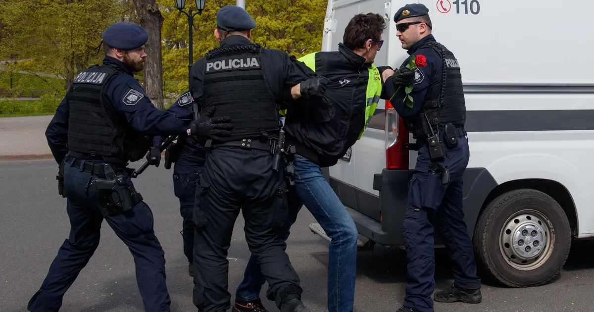 Riias jooksis politsei maha Putinit ülistanud purjus nooruki