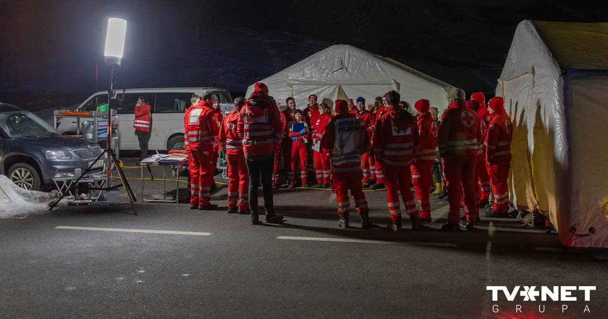 Pēc vērienīgas glābšanas operācijas atrasti visi lavīnā Austrijas Alpos ...