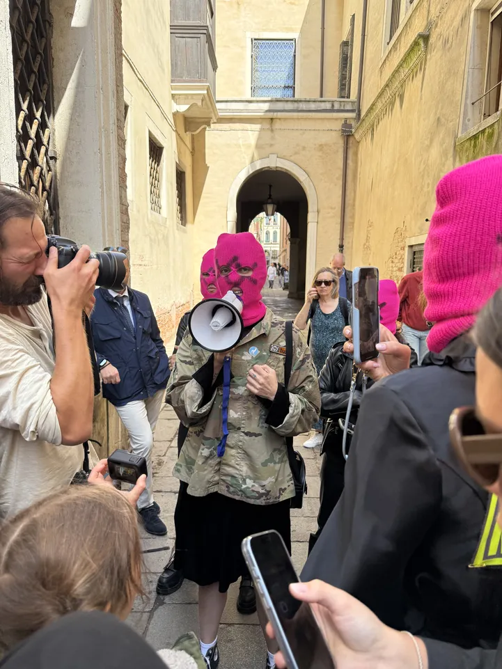 Uuendatud Veneetsia Biennaali President Peidab End Pussy Rioti Eest
