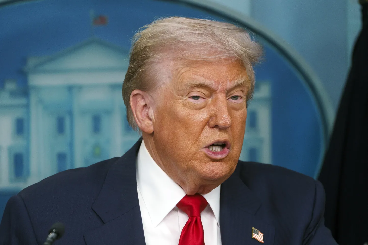 Tramps uz Memfisu nosūtīs Nacionālo gvardi