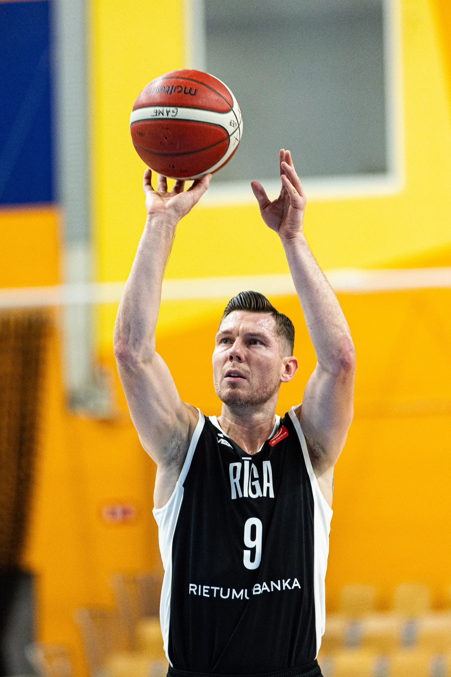 "VEF Rīga" atspēlējas un LIBL mačā pārspēj "Ogri"