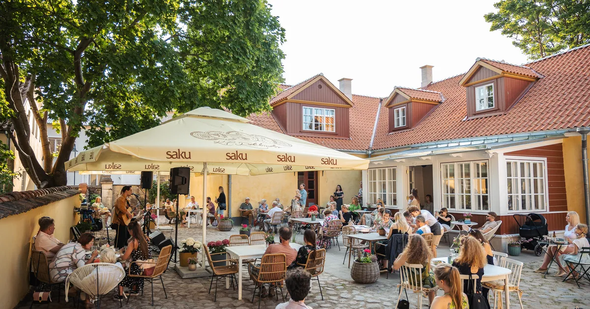 Amante maja ja Good Mood Food kohvik avati mõnusa muusika saatel