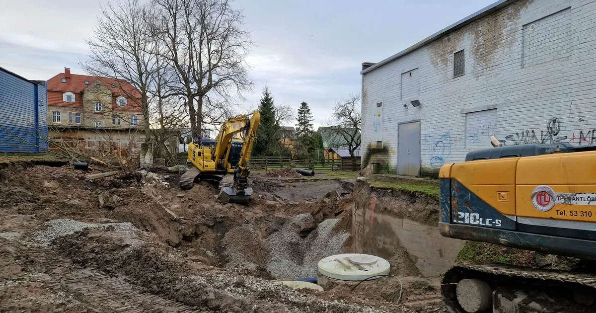 GALERII Avariilise reoveepumpla juurde paigaldati ajutine torustik