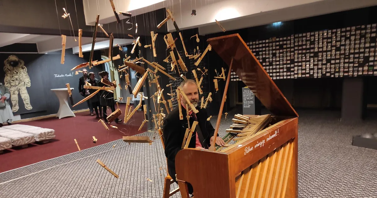 “Suur autor I Teet” õhib klaveri, avab aju ja hoiab mesimummi