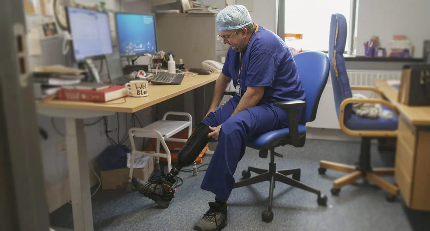 SÕGEDUSE TIPP Briti kirurg lasi endal seksuaalse fetiši nimel jalad ...