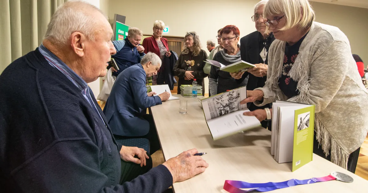 PÄEVA PILT Esitlusele tulnud said kingiks raamatu