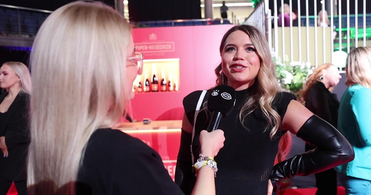 VIDEOINTERVJUU Lapseootel Helen Adamson saabus glamuursele õhtule bussiga