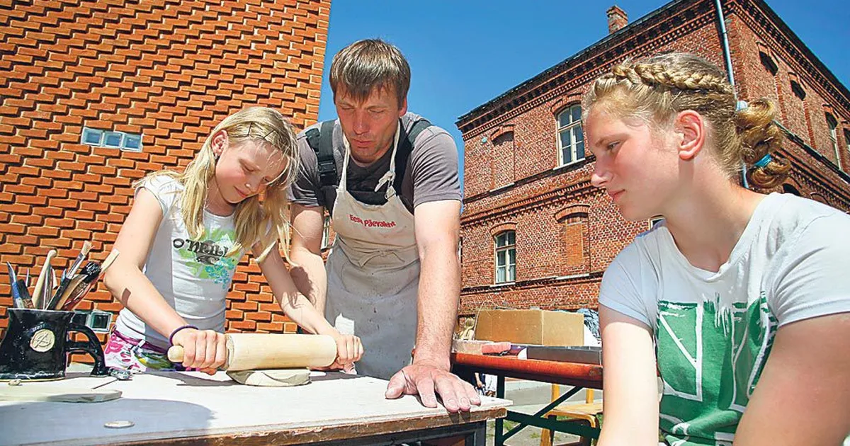 Kuninga tänava kool kihas käsitöölistest
