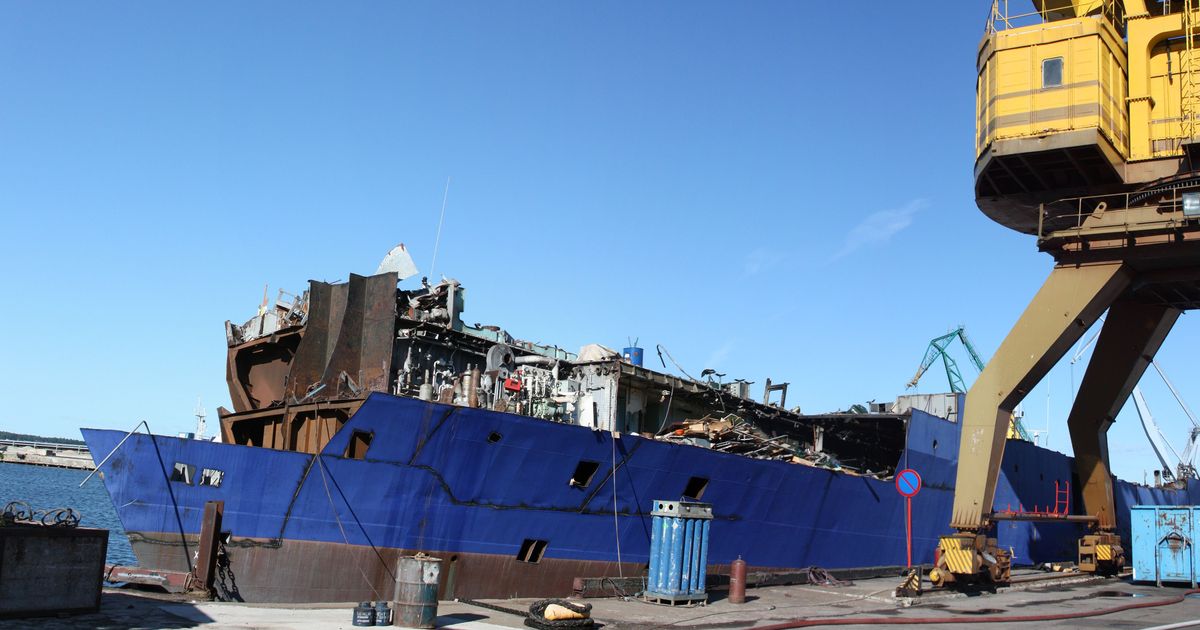 Ship catches fire at BLRT shipyard in Tallinn