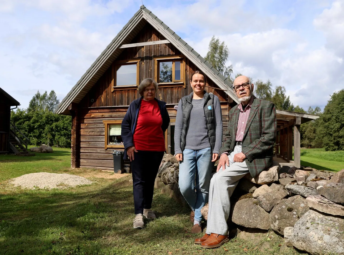 ELU ISE Koomik Kaarel Tuvike peab koos perega puhketalu ja juhib ikka ...