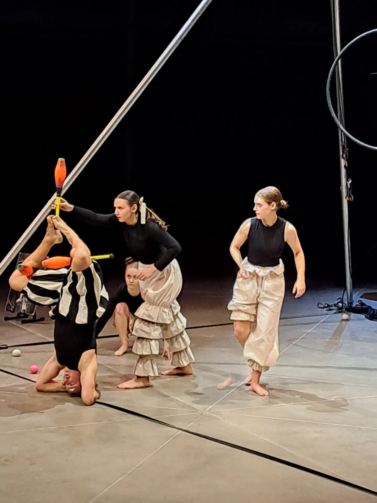 Ko cirks dara ar ķermeni?