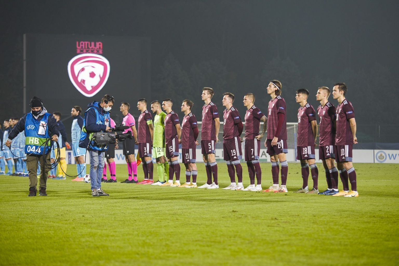 Latvijas futbolisti savā laukumā lūko uzveikt Fēru salas