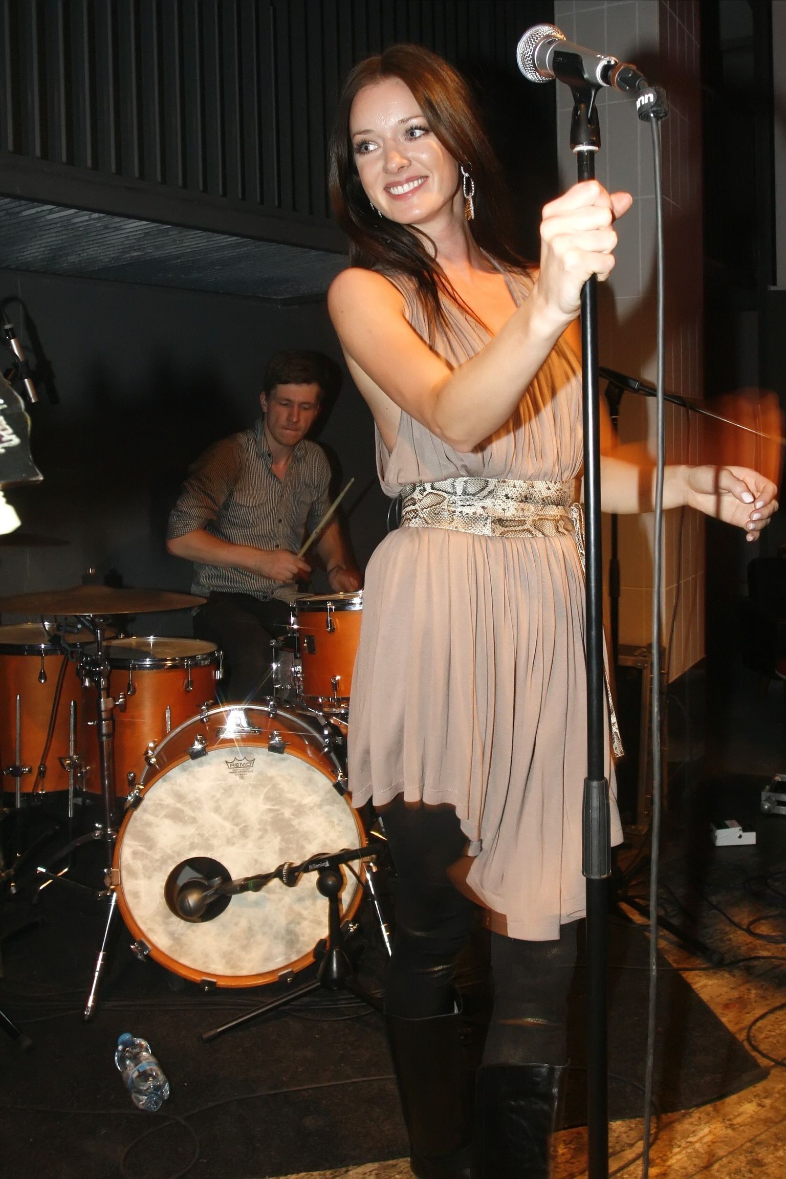 Eda-Ines Etti annab kontserdi Väike-Maarja kiriku toetuseks